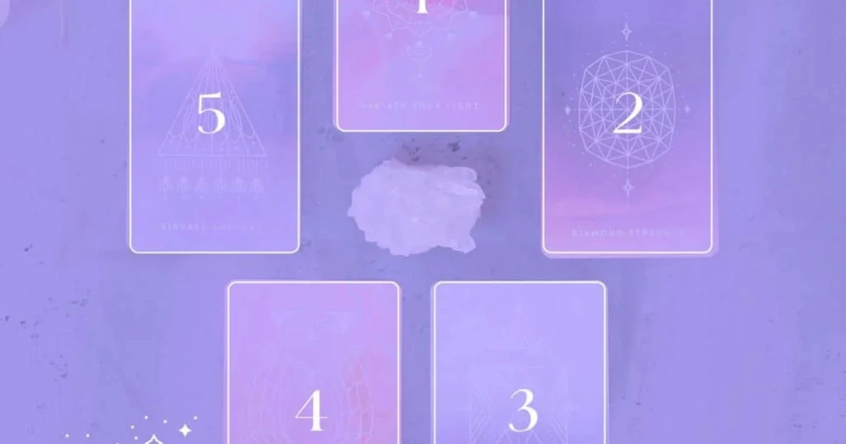 How Can Oracle Card Spreads Enhance Your Intuitive Abilities?